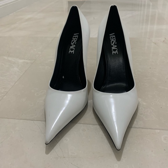 Versace | Shoes | Versace Curved Heel Pointed Toe Pump Shoes 38 | Poshmark